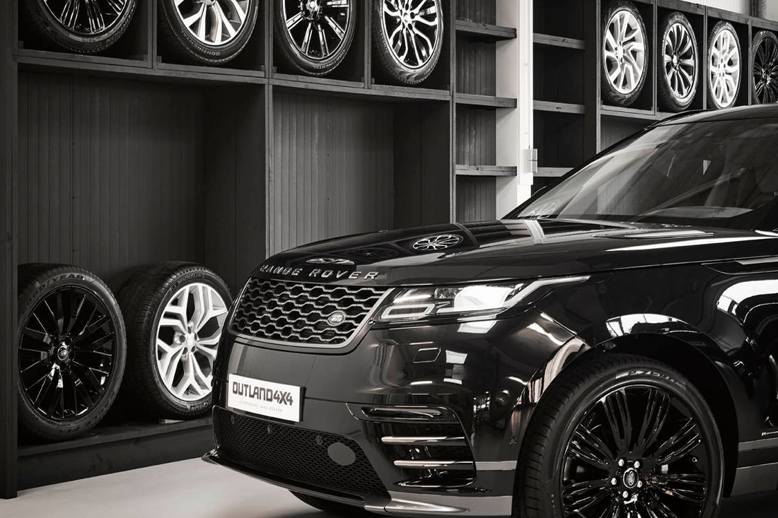 Land Rover Showroom - Osiris Hertman